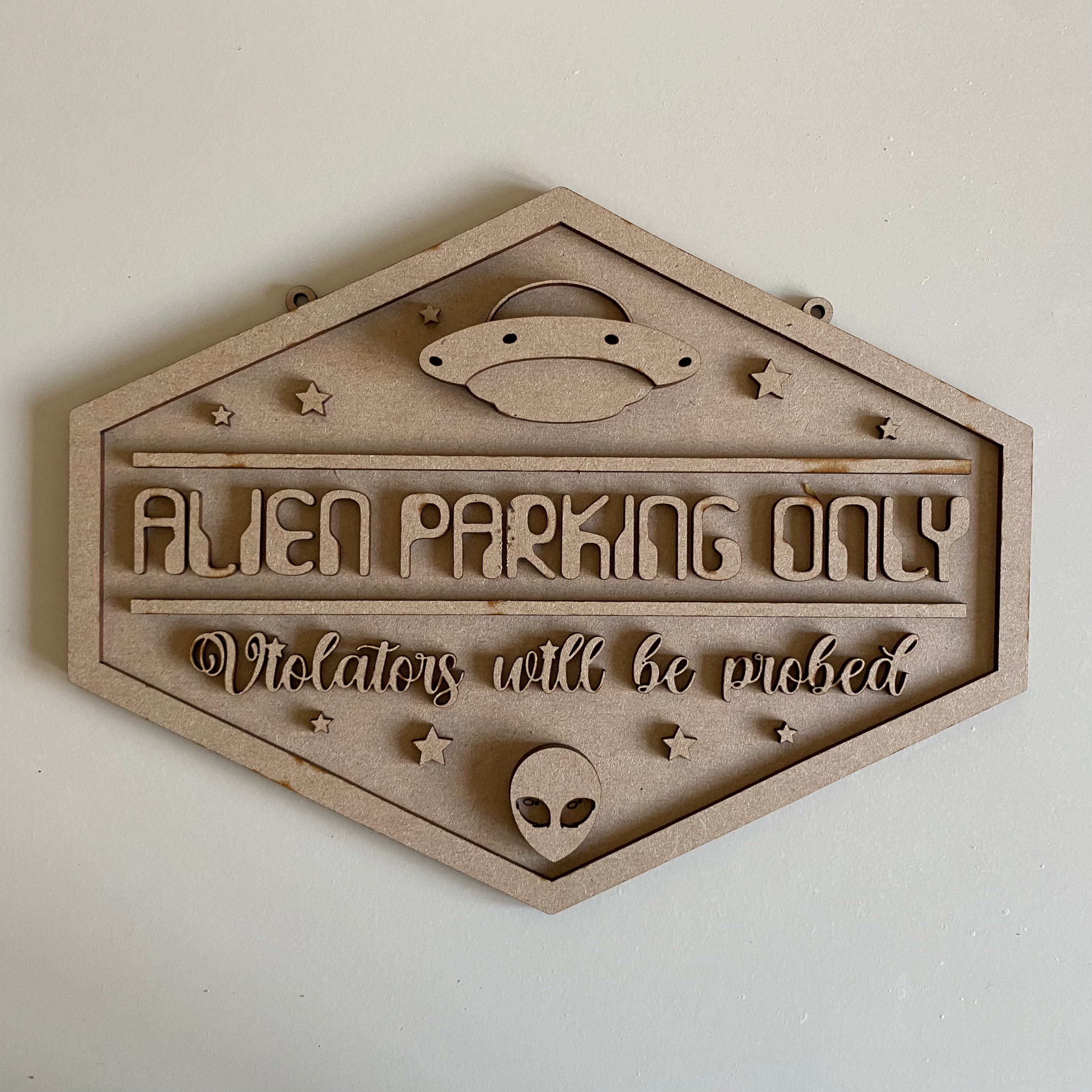 30cm Alien Parking Only Sign – ÄRTHAUS 52